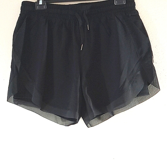 HALARA | Other | New Halara That Tiktok Brand Women Shorts Black Extra ...